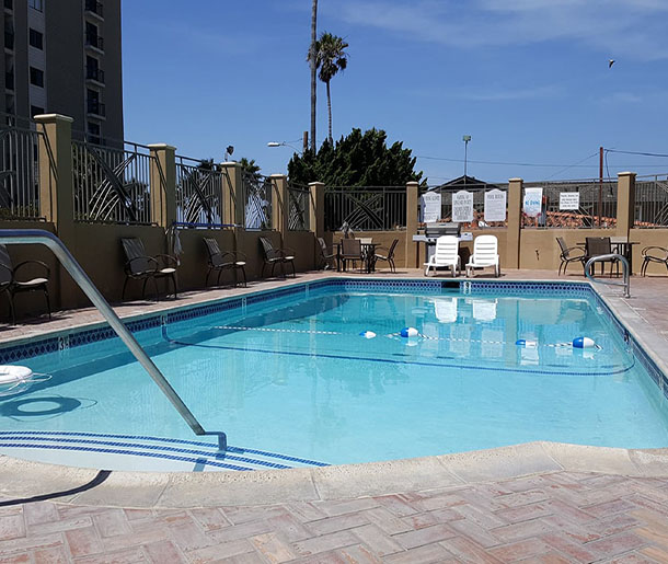 Enjoy the Ultimate Pool Experience at Pacific Shores Inn - S